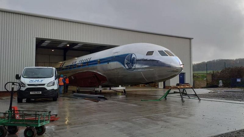 Last square-windowed Comet moved to new de Havilland Museum hangar ...
