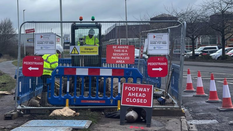 Digital map created of UK's underground pipes and cables - BBC News