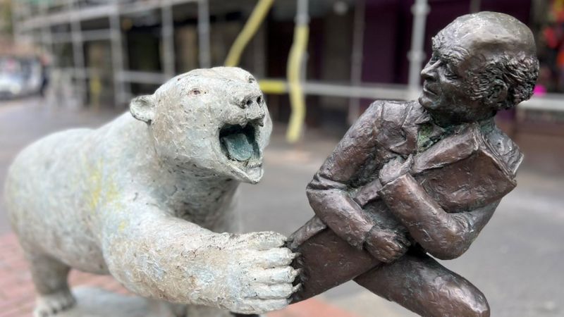 Monuments, murals, and mosaics on the Dundee public art trail - BBC News