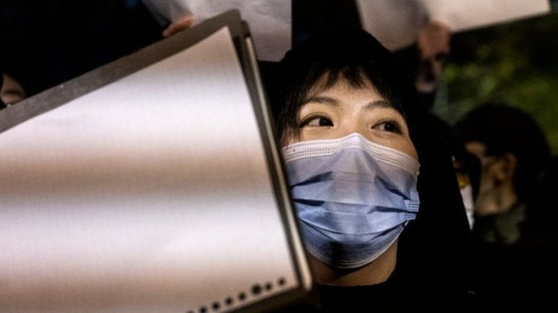 China Covid: Chinese protesters say police seeking them out - BBC News