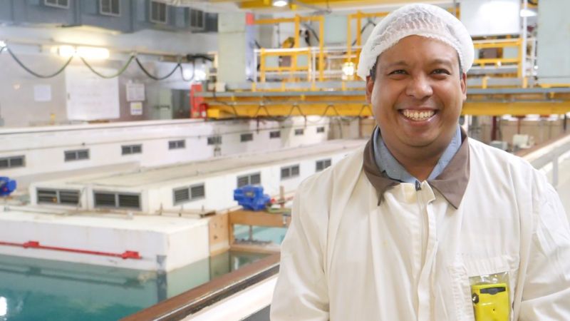 What happens after a nuclear power station is closed? - BBC News