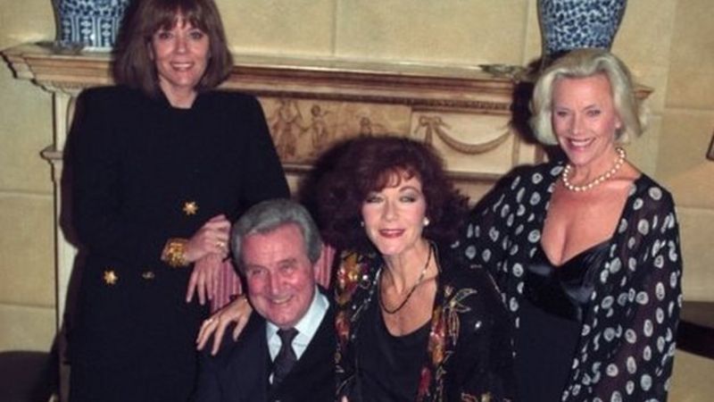 Co-stars pay tribute to Patrick Macnee - BBC News