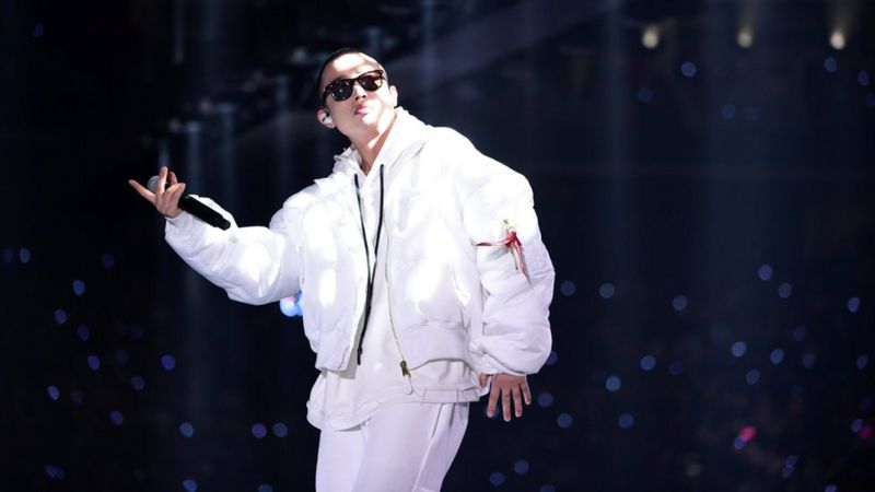 China's fledgling hip-hop culture faces official crackdown - BBC News