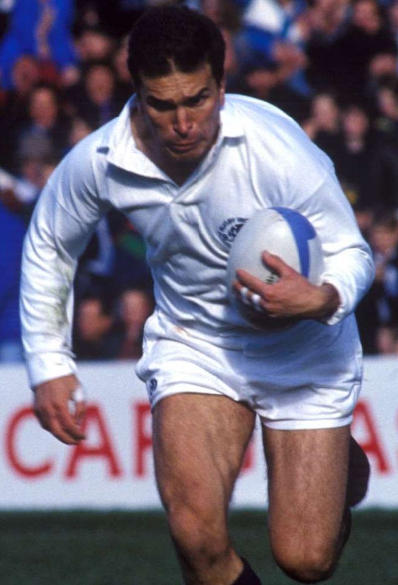 Scotland rugby legends taking supplies to Ukraine in 4x4s - BBC News