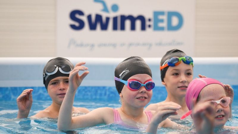 Pop-up pools brought to primary schools to teach swimming - BBC News