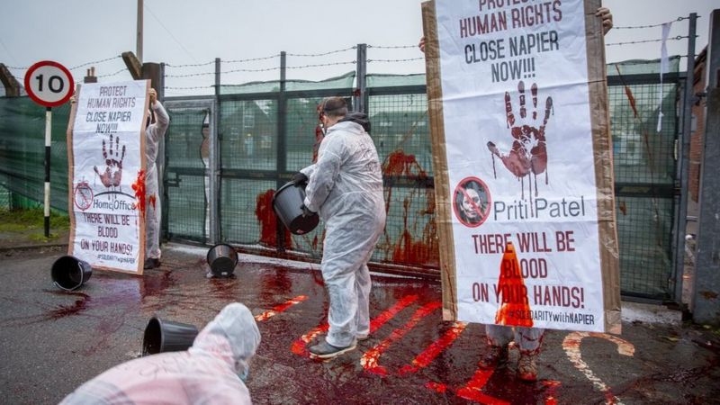 Manston migrant processing centre 'ready for arrivals' - BBC News