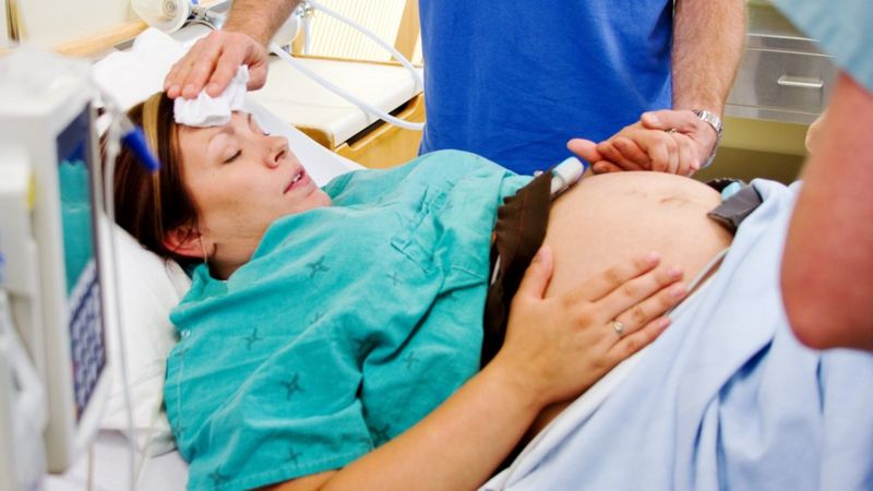 Las verdaderas razones por las que el parto humano es tan doloroso y ...