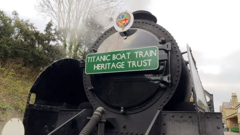 Titanic rail trip to Southampton recreated for anniversary event - BBC News