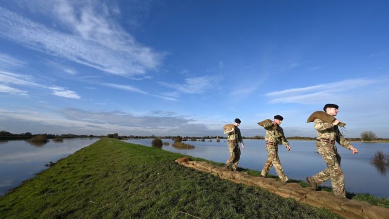 Climate change: Warming signal links global floods and fires - BBC News