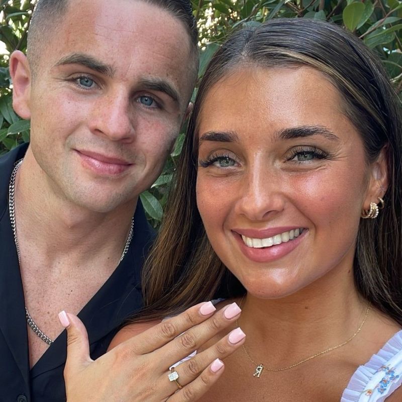 Rosa Linn's Snap: Armenia's viral TikTok Eurovision entry charts - BBC News