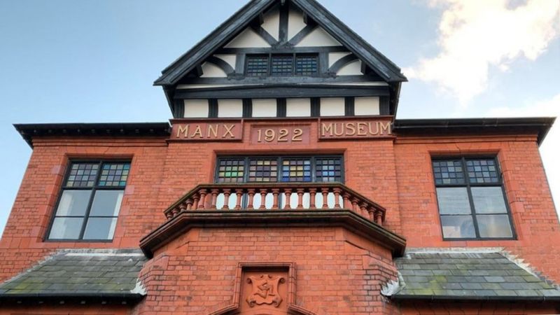 Manx wildlife to be showcased in photographic competition - BBC News