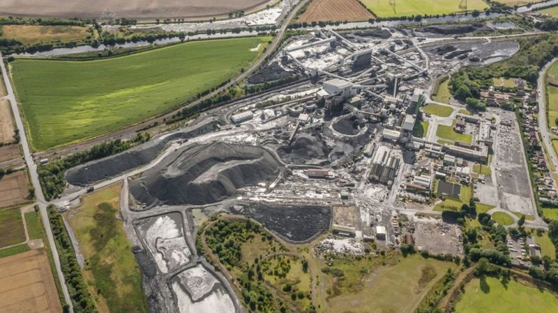 Kellingley Colliery site set for business park revamp - BBC News