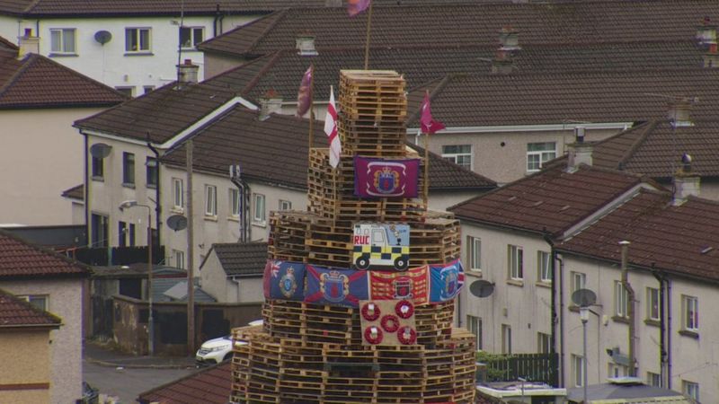 Derry: Condemnation of poppies and flags on Bogside bonfire - BBC News