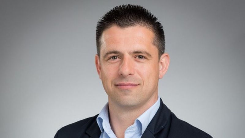 Bristol man loses £8,000 in banking app scam - BBC News