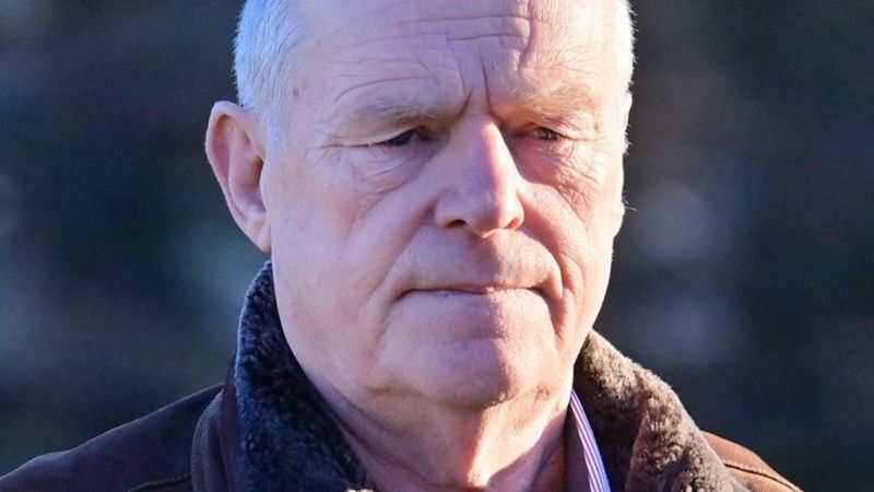 Frank Kerr murder trial: James Seamus Fox trial begins - BBC News