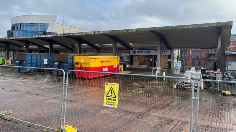 Work to demolish Exeter's former bus station begins - BBC News