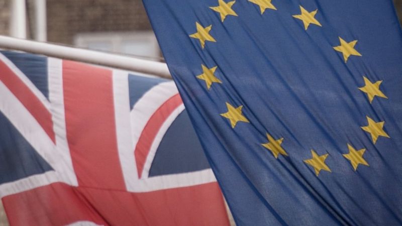 Sir Andrew Cook in court divorce row over home and curtains - BBC News