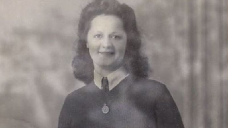 Crowborough: World War Two land girl celebrates 103rd birthday - BBC News