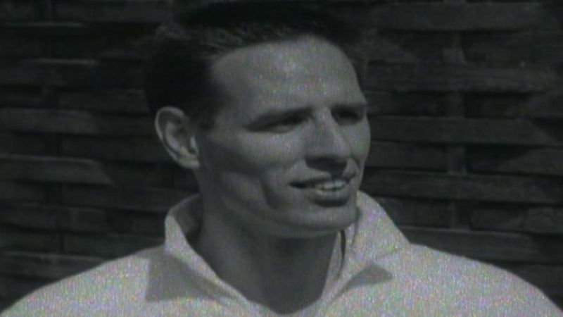 Cwmaman Welsh athletics great Ron Jones honoured - BBC News