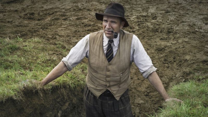 Ralph Fiennes and Carey Mulligan remake history in Netflix film The Dig ...