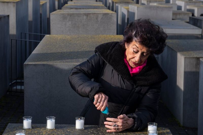 Survivors and leaders mark Holocaust Memorial Day - BBC News