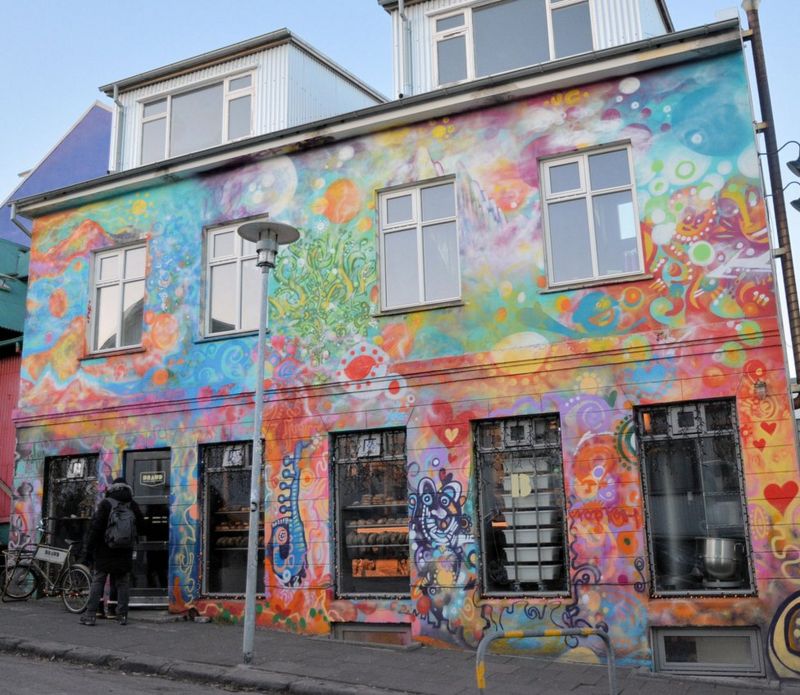 Your pictures on the theme of 'street art' - BBC News