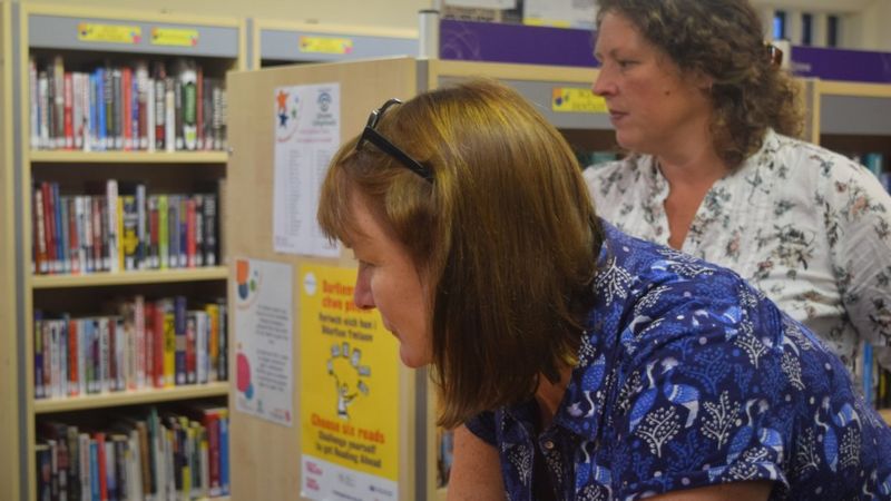 Helping prisoners learn to read inside Swansea prison - BBC News