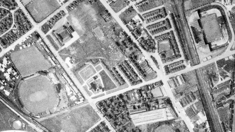 Longleat photos lift lid on impact of WW2 on estate - BBC News