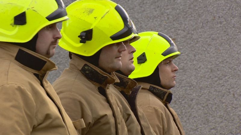Scottish firefighters offered 20% pay rise - BBC News