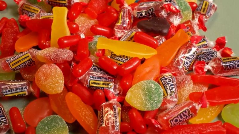 Imported US sweets with illegal ingredients seized - BBC News