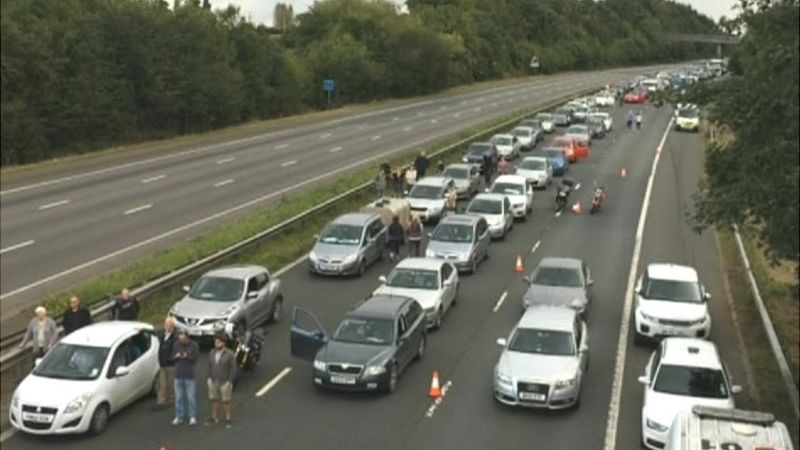 M5 crash: Four dead in Gloucestershire - BBC News