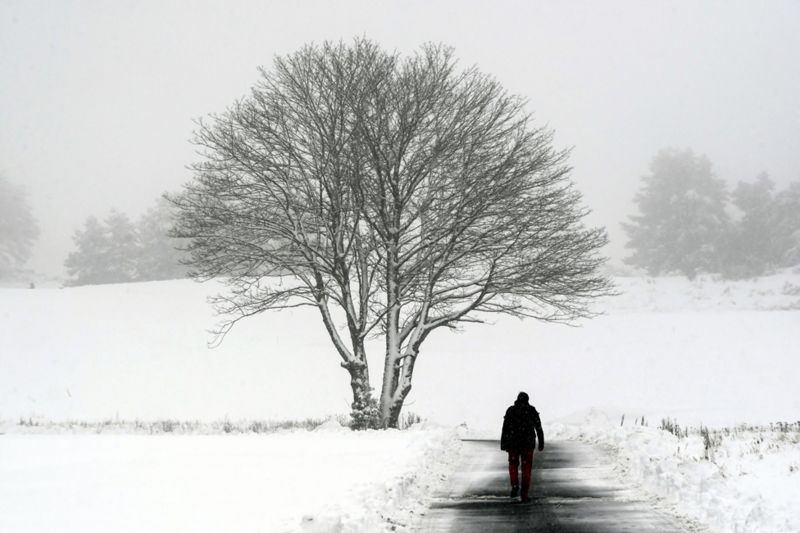 In pictures: Winter scenes from around the UK - BBC News