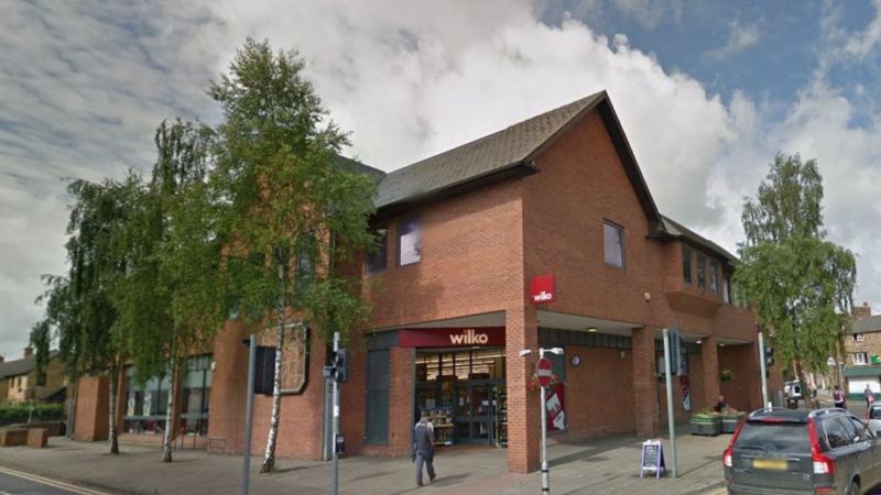 Wilko opens redundancy talks with nearly 4,000 staff - BBC News