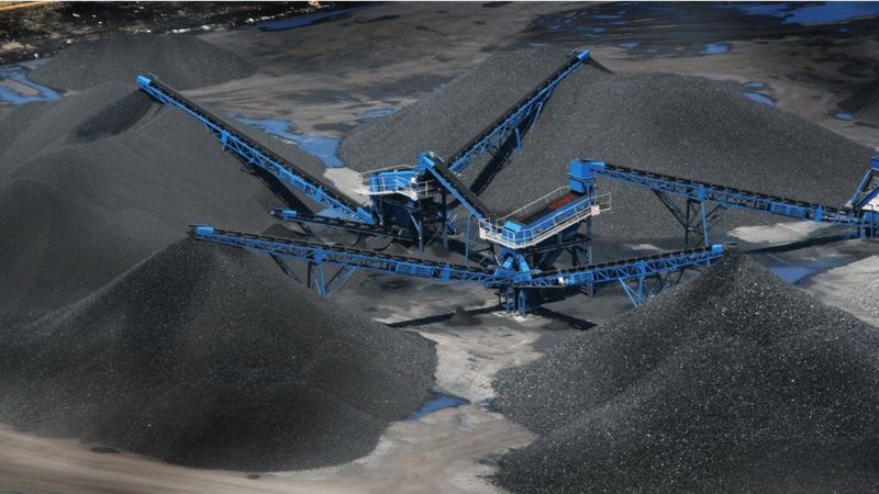 Global carbon growth stalls as US coal continues to slump - BBC News