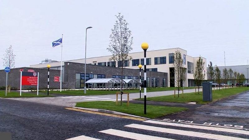 New £47m Lochside Academy in Aberdeen opens its doors - BBC News