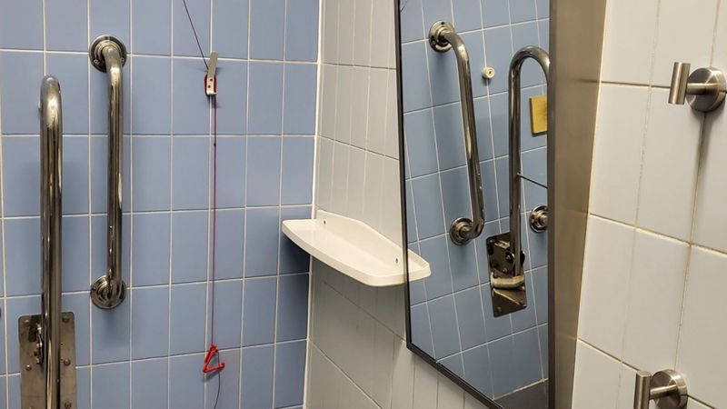 Leeds Market gets stoma-friendly toilets after campaign - BBC News