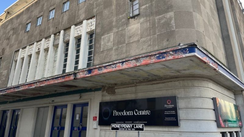 The challenges facing owners of Jersey's listed buildings - BBC News