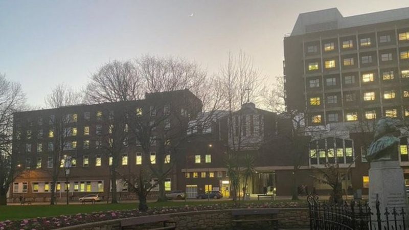 Jersey General Hospital reorganises wards to get more beds - BBC News