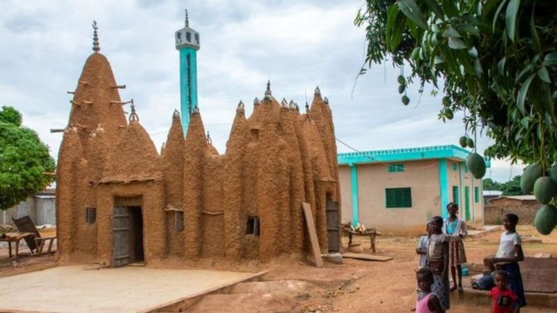 Misikiti 8 ya zamani iliosaidia kusambaza Uislamu yawekwa katika ...