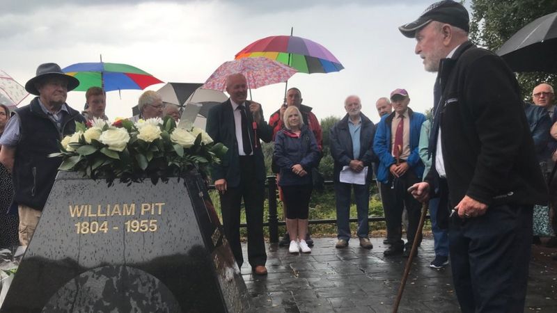 Whitehaven: Service marks 75th anniversary of pit disaster - BBC News