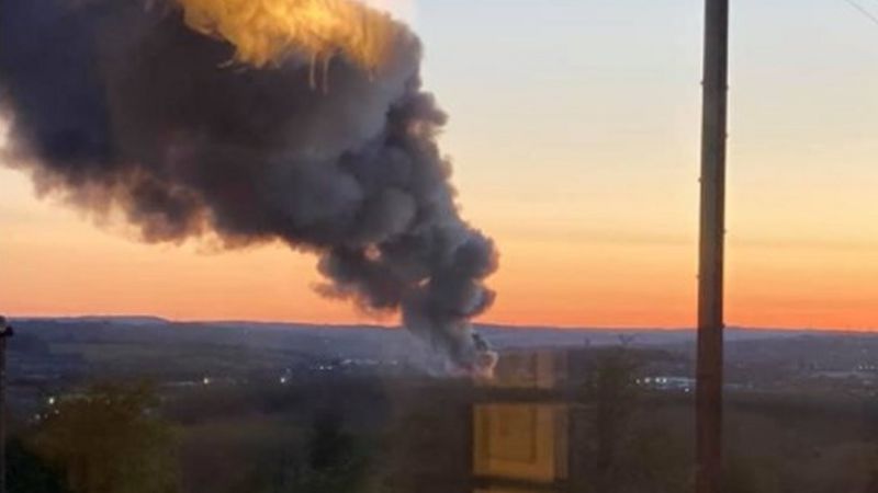 Dewsbury fire: 999 crews spend night tackling bed factory blaze - BBC News