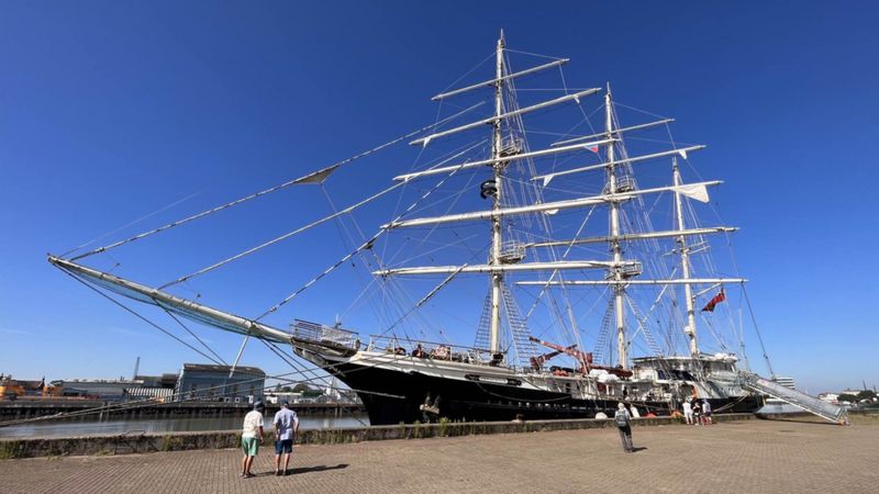 Great Yarmouth visited by tall ship SV Tenacious - BBC News