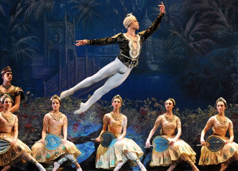Carlos Acosta: Refashioning ballet with socially distanced tutus - BBC News