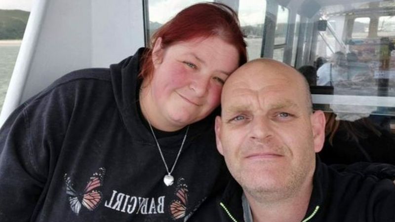 Wife's tribute to husband after Runcorn car crash death - BBC News