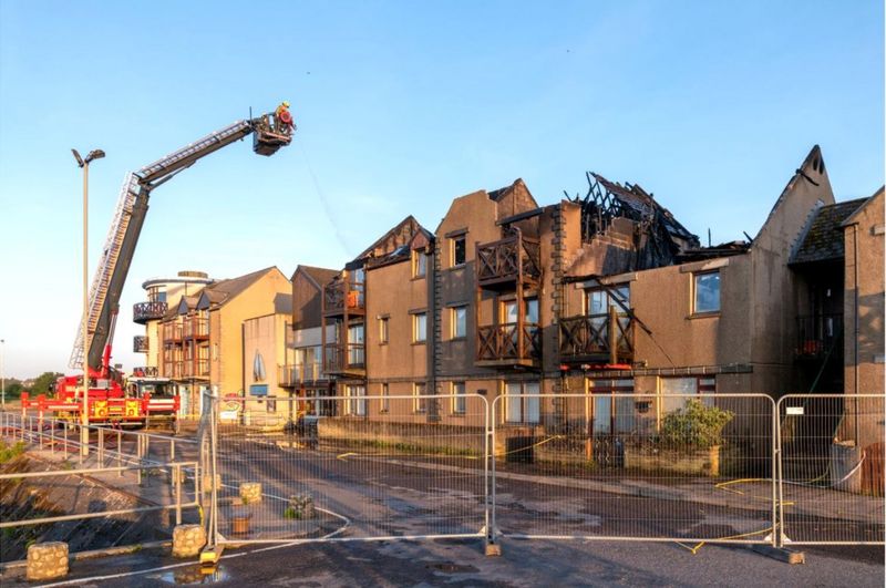 Fire destroys eight flats at Nairn harbour - BBC News