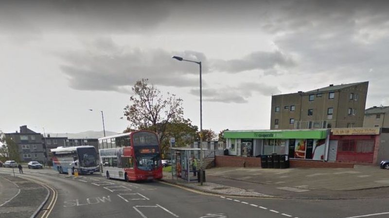 Child hurt in Dundee crash taken to hospital - BBC News