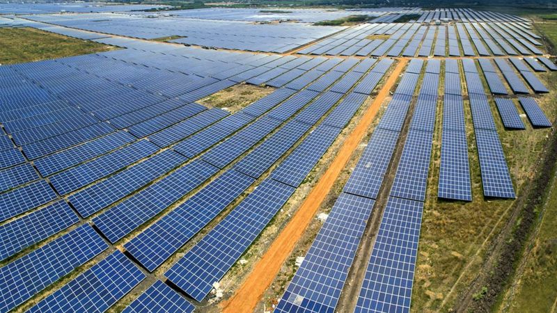 Seeing the light: How India is embracing solar power - BBC News