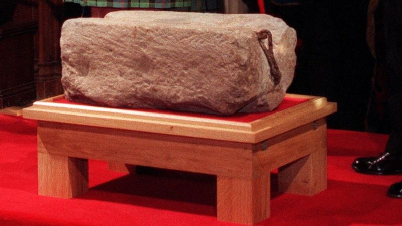 The students who stole the Stone of Destiny - BBC News