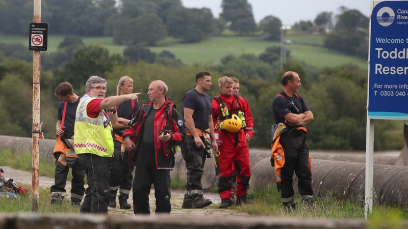 Whaley Bridge dam collapse: Evacuation over Toddbrook Reservoir fears ...