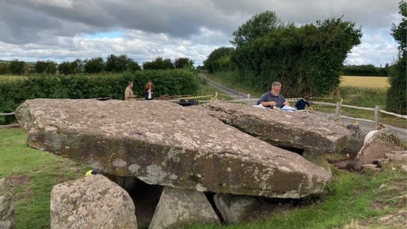 Bone remains found in latest Arthur's Stone dig in Dorstone - BBC News